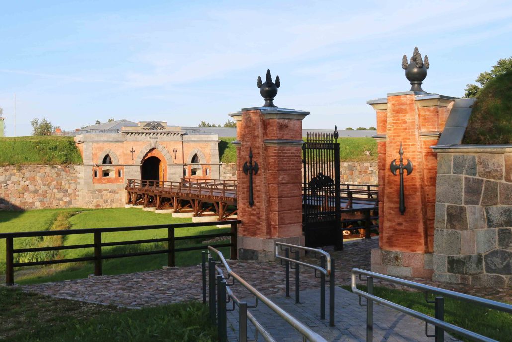 2.DAUGAVPILS CIETOKSNIS - Daugavpils Travel